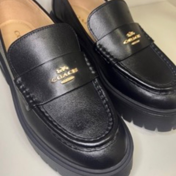 Coach | Shoes | New Coach Ruthie Loafers In Black Size 55 Gold Logo And ...